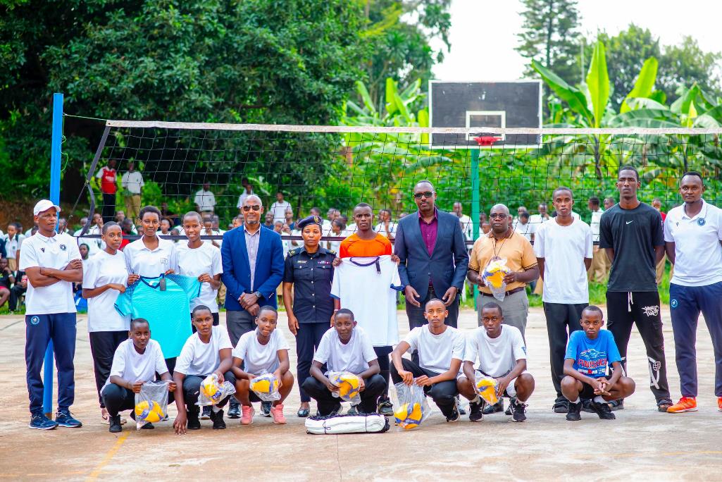 Police Volleyball yafunguye irerero ryayo mu ishuri rya Lycee ya Kigali ...